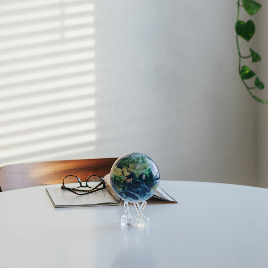 Mô Hình Quả Địa Cầu Tự Xoay - Earth with Clouds MOVA Globe – Mac Setups