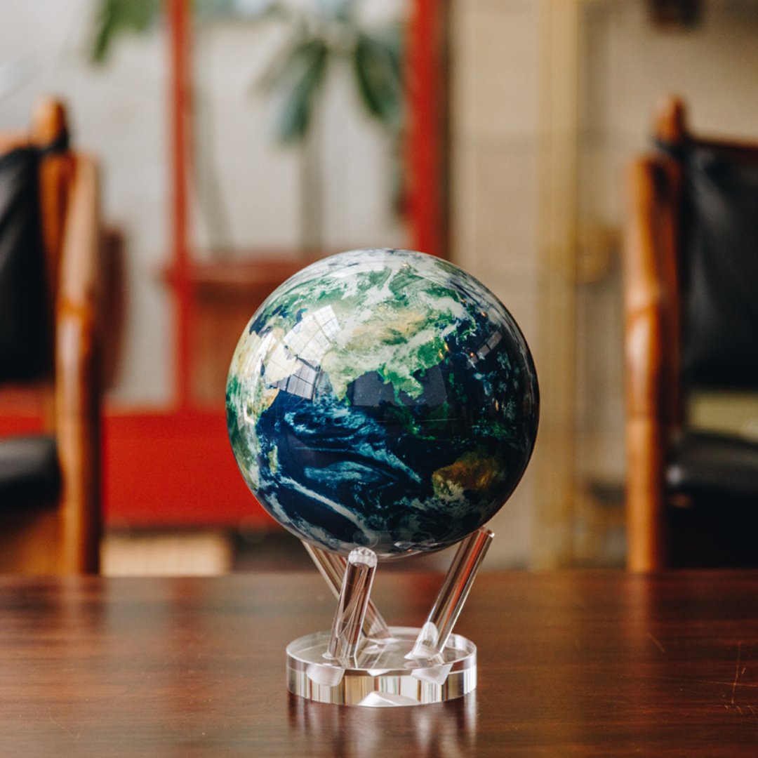 Mô Hình Quả Địa Cầu Tự Xoay - Earth with Clouds MOVA Globe – Mac Setups