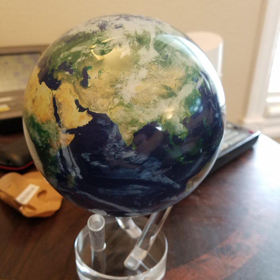 Mô Hình Quả Địa Cầu Tự Xoay - Earth with Clouds MOVA Globe – Mac Setups