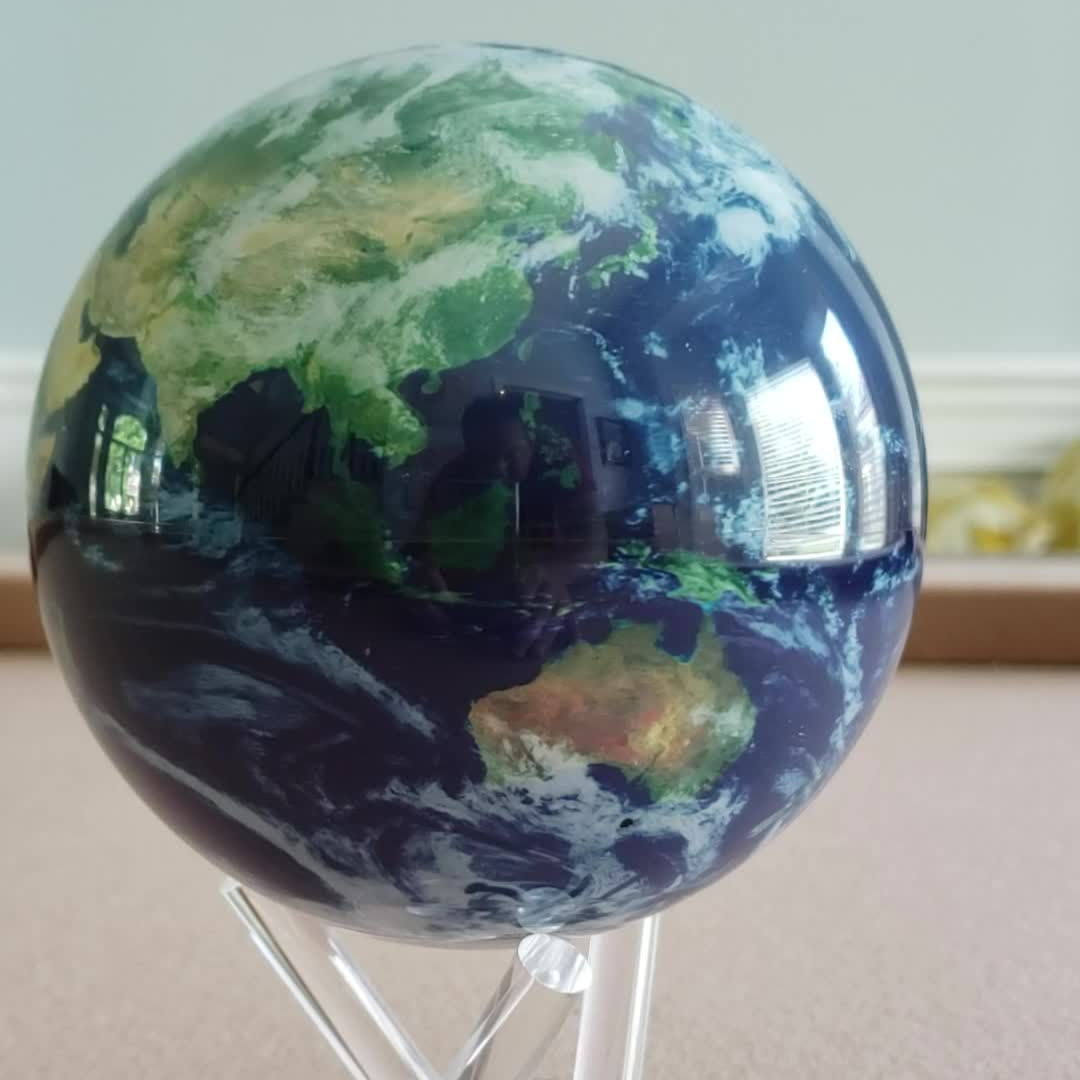Mô Hình Quả Địa Cầu Tự Xoay - Earth with Clouds MOVA Globe – Mac Setups