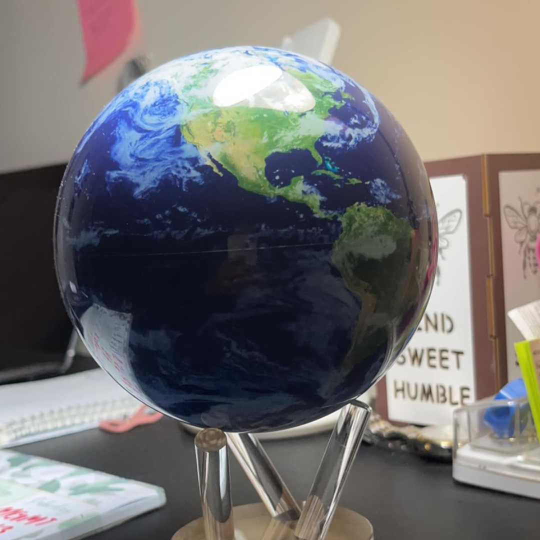 Mô Hình Quả Địa Cầu Tự Xoay - Earth with Clouds MOVA Globe – Mac Setups